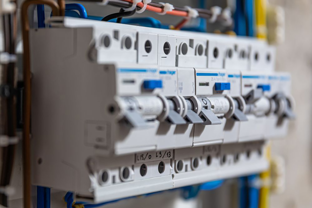 Circuit Breaker 101: All You Need to Know - electricgs.com